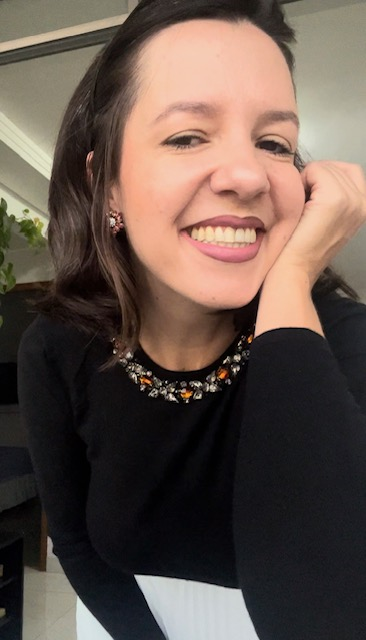 ENTREVISTA: Débora Cecília Ribeiro Costa - Aprovada em 1° lugar no concurso ALMG para o cargo de ...